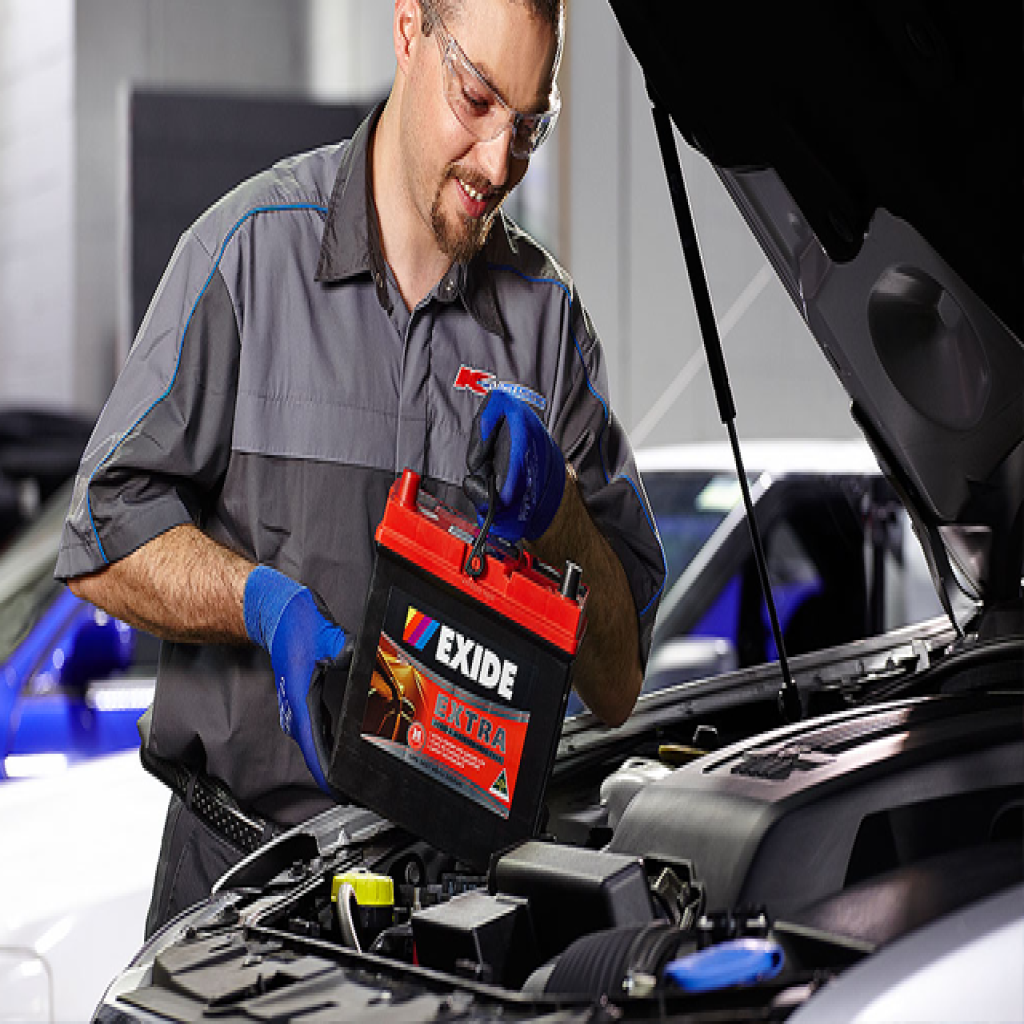 replacing-battery - Hi-Tech Car Care, Phoenix, Arizona